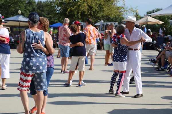 Circle Square Commons - On Top of the World Communities